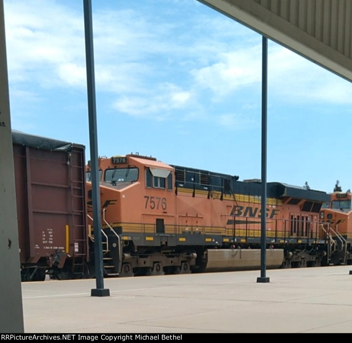 BNSF 7576